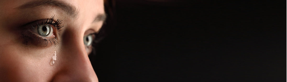 eye tears without crying